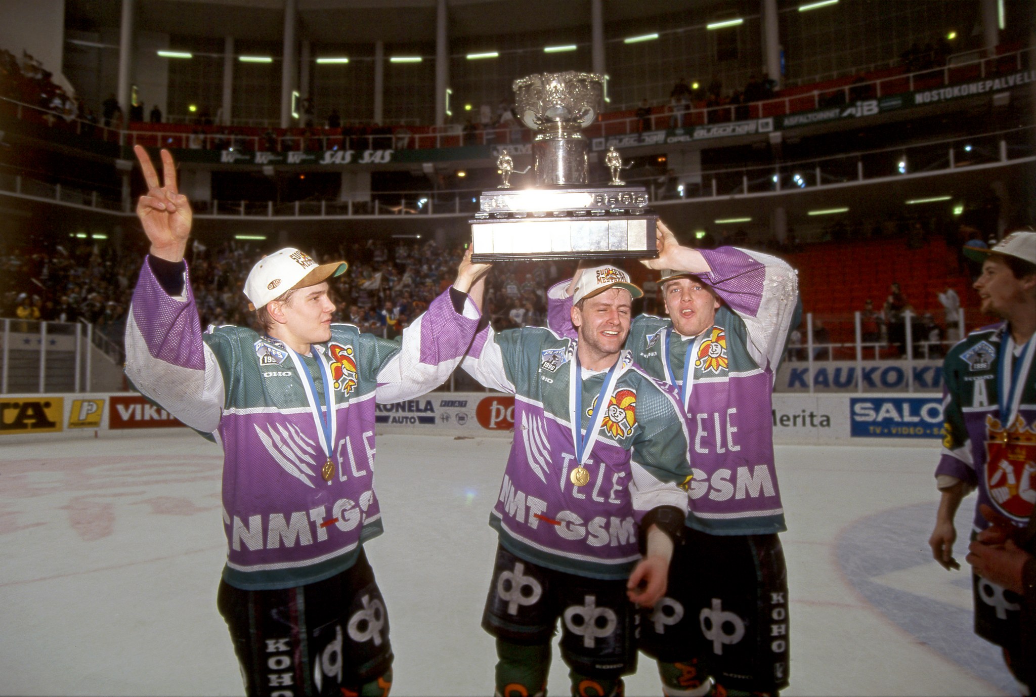1990-luku – Mestaruuksia ja mitaleita - Suomi-kiekon ennätykset ja tilastot